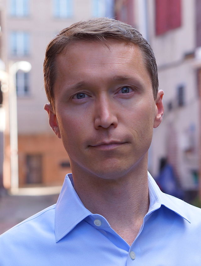 Review: How Full is Your Bucket? - Geeks Under Grace