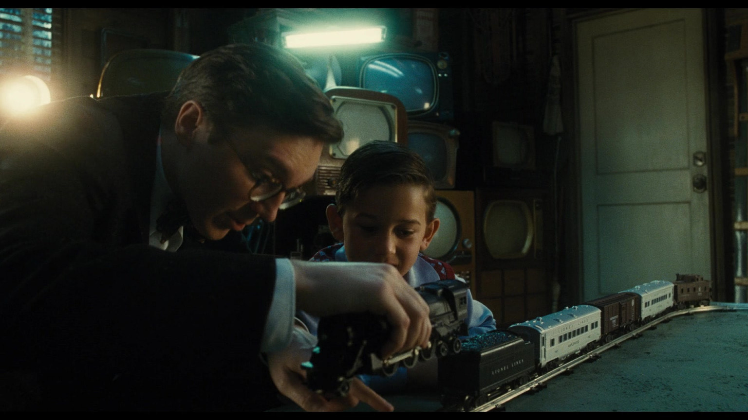 Interview – The Fabelman's Most Iconic Scene and Gary Rushton's Lionel ...