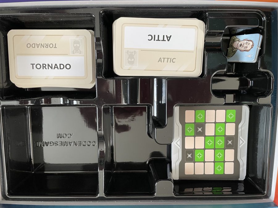 Review – Codenames Duet (2025) - Geeks Under Grace